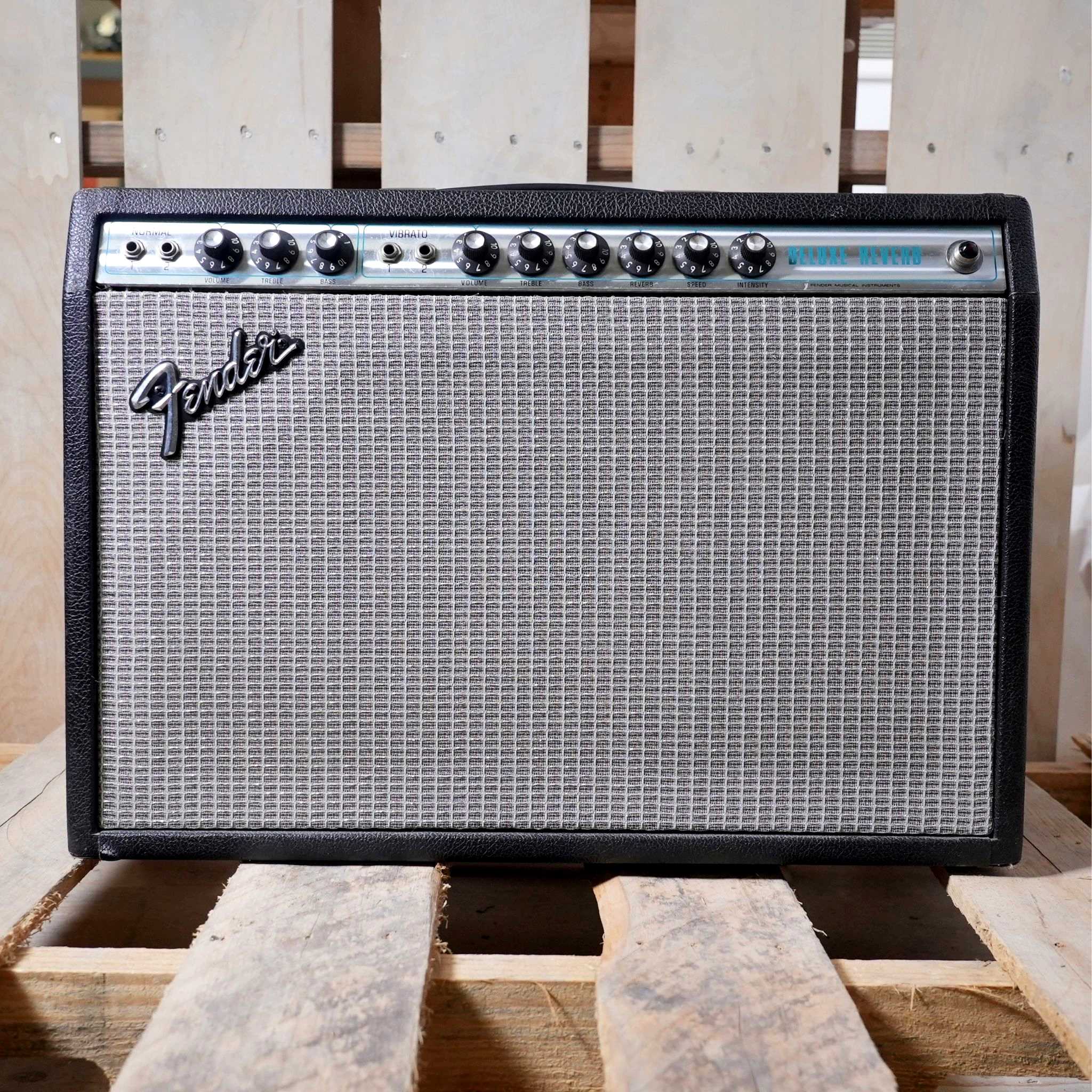 Fender Deluxe Reverb Tube Guitar Combo Amp – McTamney's