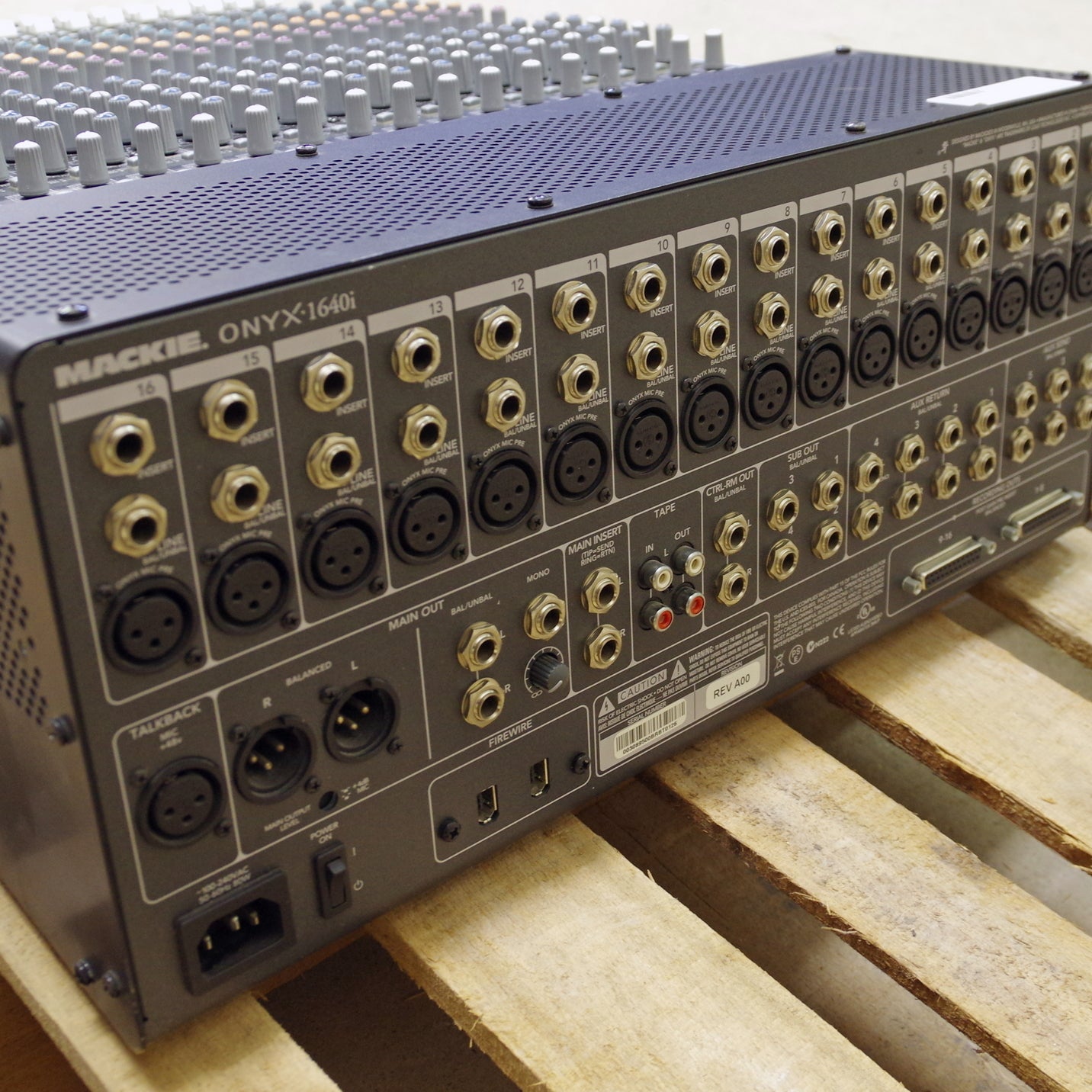 Mackie Onyx 1640i Mixer – McTamney's